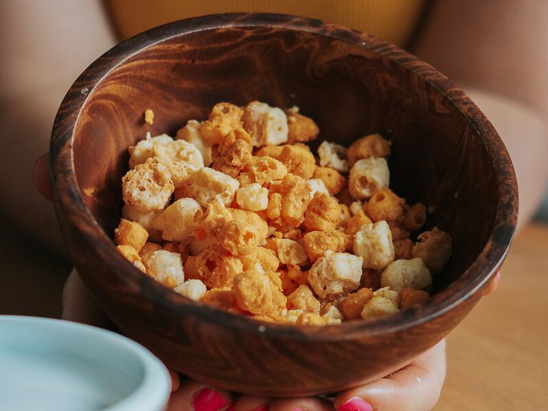 Brânzeturi crocante: Cheddar alb & Leicester roșu | Mixit.ro
